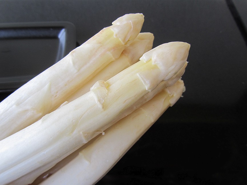 Mein Spargel Rezept: Frischer Sahne Spargel mit Kurkuma und Feldthymian ...